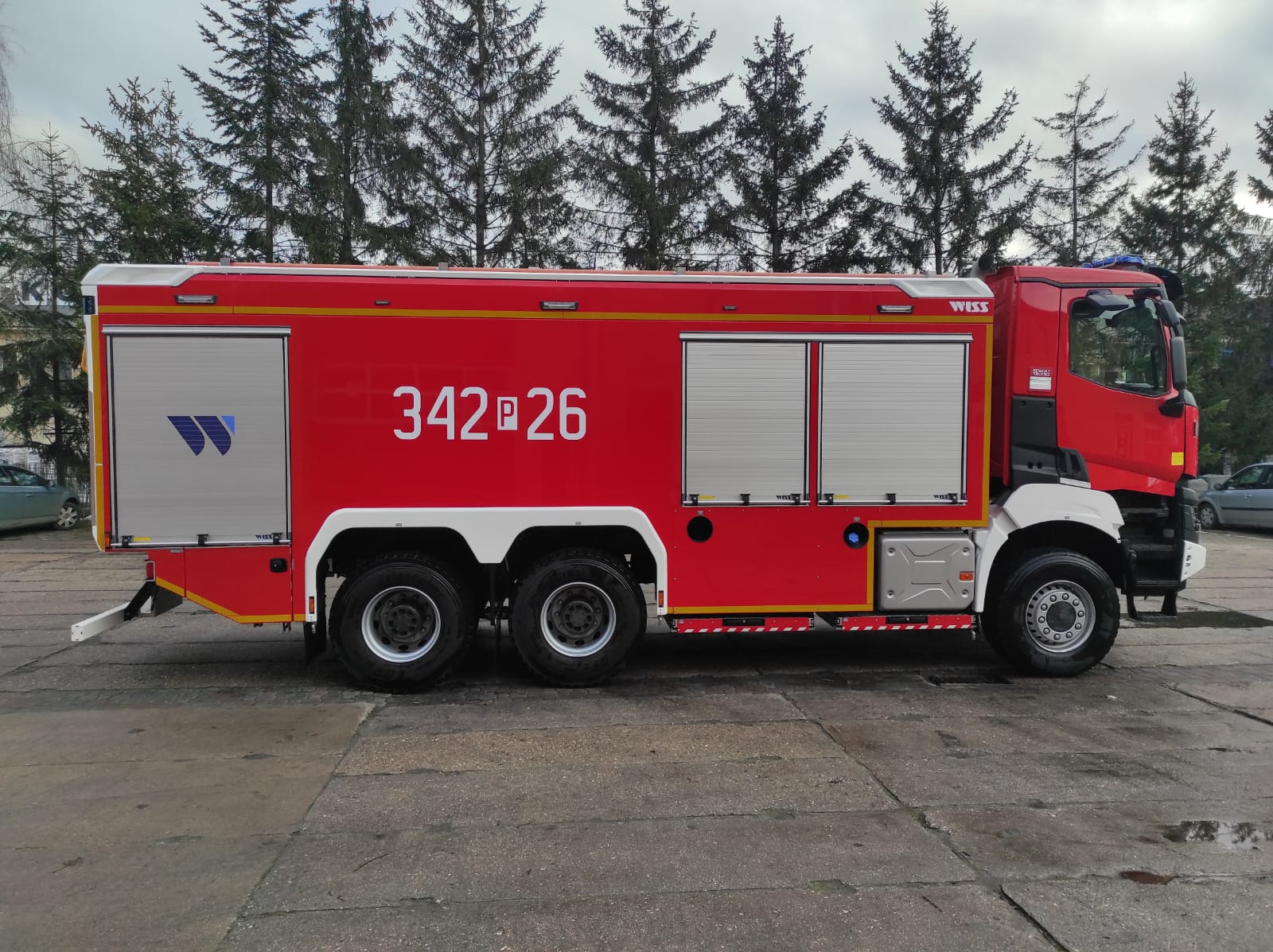 Strażacy z JRG 2 w Kaliszu z nowym ciężkim wozem ratowniczo-gaśniczym ...